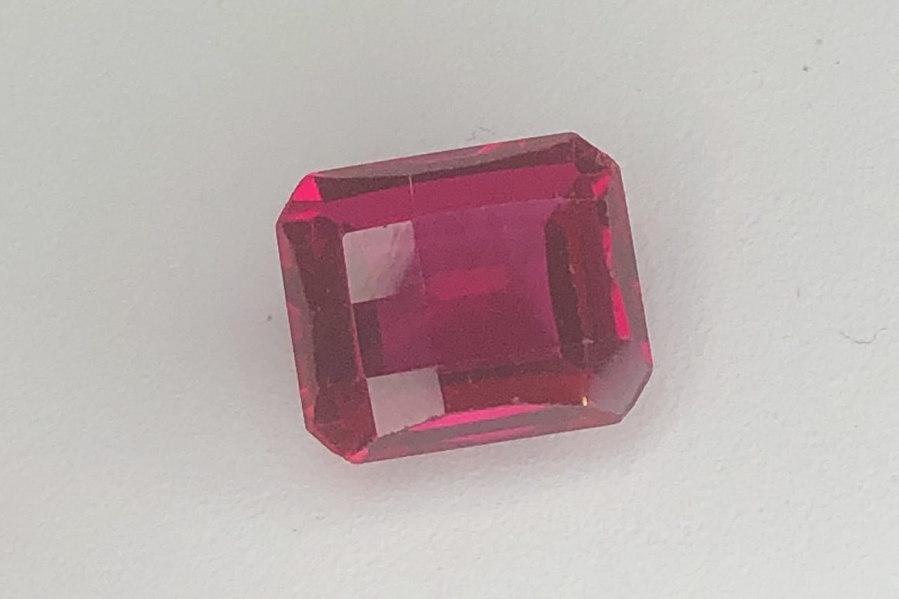 QUE ES UN RUBÍ - Universo Joyero